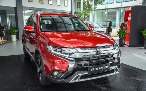 So sánh Outlander CVT và CVT Premium - khác biệt giữa 02 phiên bản